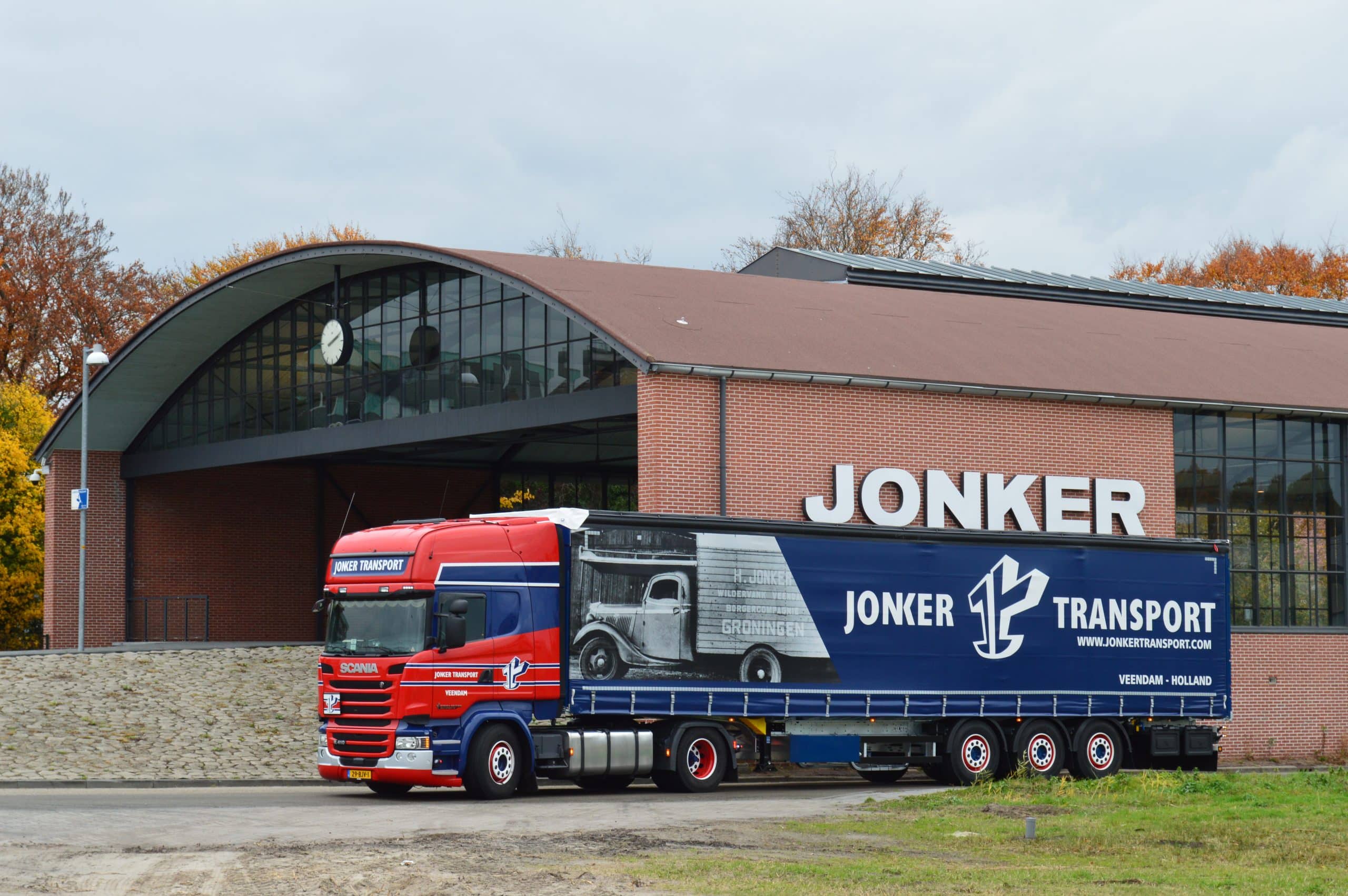 Jonker Transport Veendam arbeitet dank des Efficio-Bordcomputers noch ...